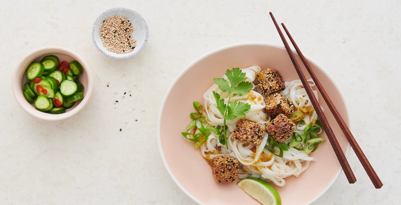 Tofu bio croustillant aux nouilles citron vert & gingembre | Recette