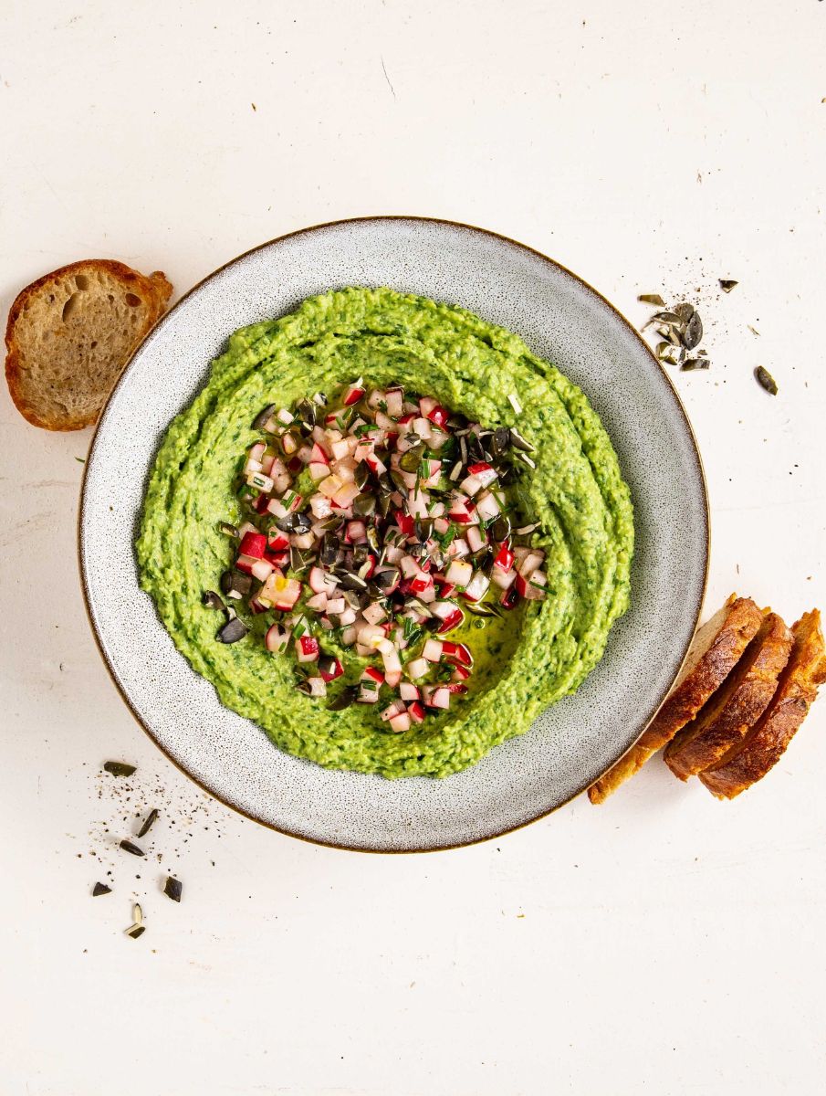 Bio-Portulak-Hummus mit Radiesli | Rezept